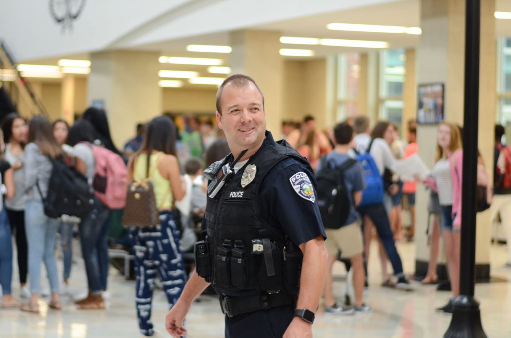 officer-crowd – Ohio School Resource Officers Association